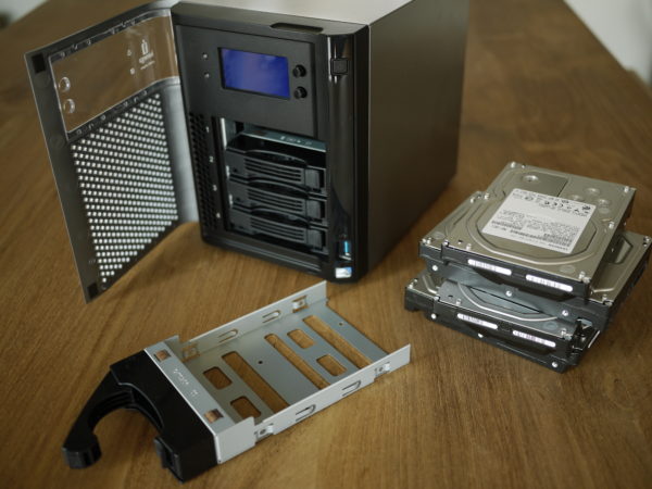 Iomega StorCenter PX4-300d NAS Review: iSCSI Storage Monster